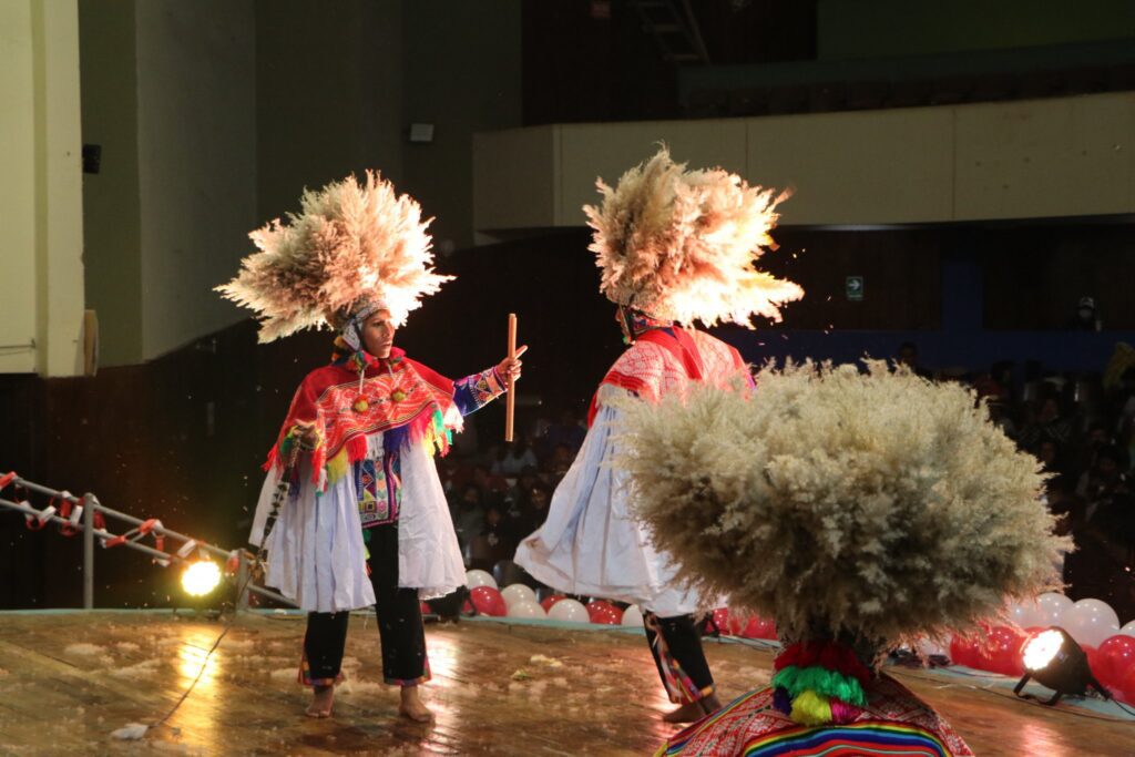 Por Fiestas Patrias presentaron festival de danzas nacionales e ...